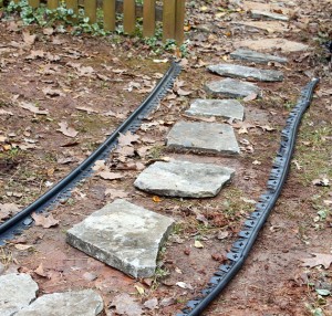 How to Create an Inexpensive Mulch and Stone Walkway
